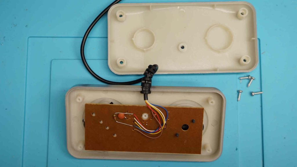 Inside an NES Clone - RetroBit RES Teardown - PCBurn